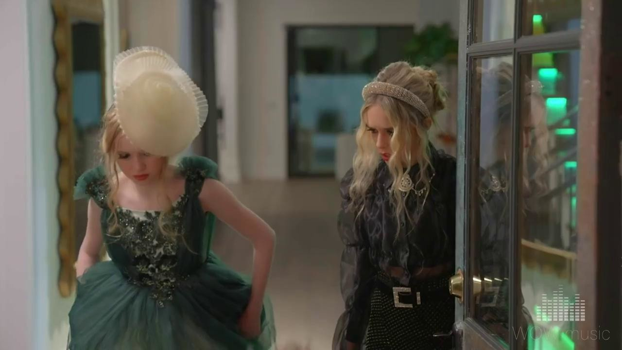 Piper Rockelle – Butterflies (Official Music Video) TRUE LOVE - Mover.uz