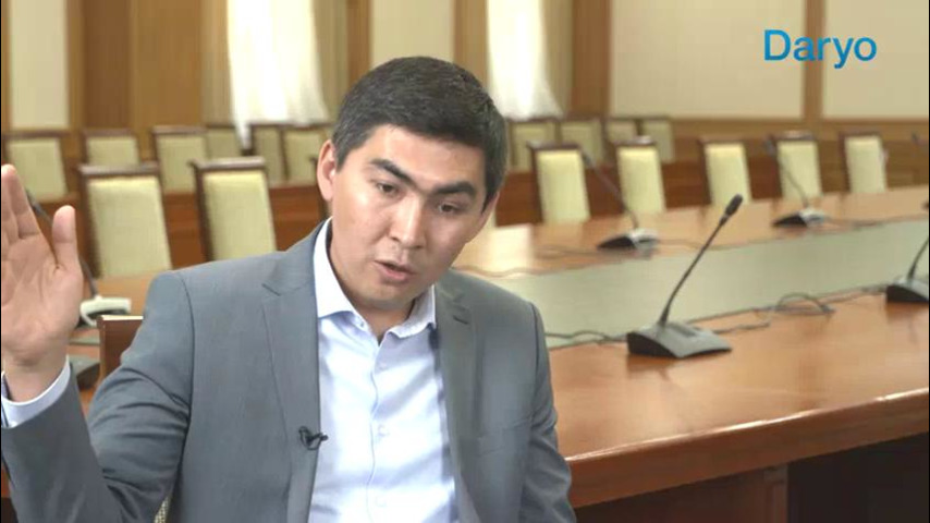 Davlat boshqaruv akademiyasi dekani Otabek Hasanov bilan suhbat - Mover.uz